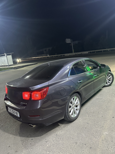 Malibu avtamat 2012 yil235000 probeg
