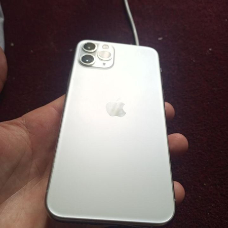 Iphone 11 pro sotiladi holati zoʻr batareka 75 % org xotira 64 gb