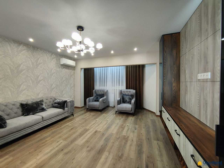 В Яккасарайском районе (на Бабура) продается 3х ком. квартира (J 1164)