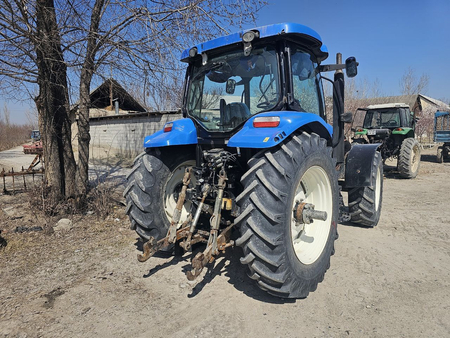 Продаётся трактор нихолдинг 6070