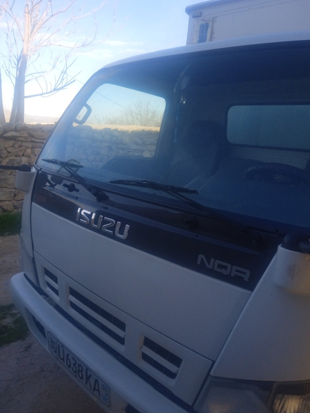 Isuzu sotiladi radnoy yangiday 198 ming yurigan 6 ta 100 talik gazi