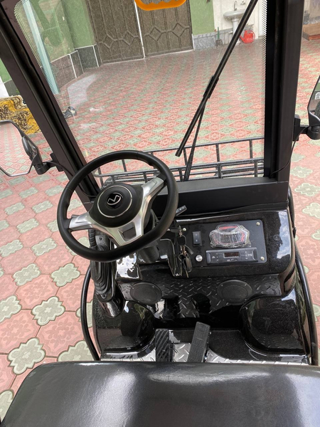 Golf car sotiladi
