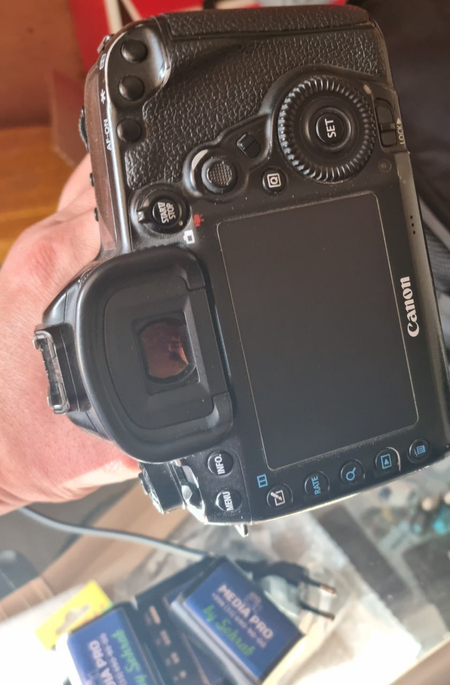 Canon 5D mark4  сотилади айби юк!