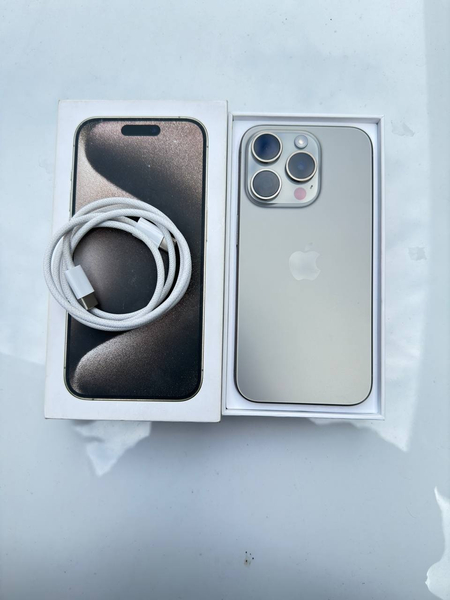 iPhone 15 pro srochna ideal  60sikl