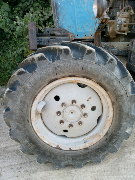 MTZ 82 sotiladi    .
