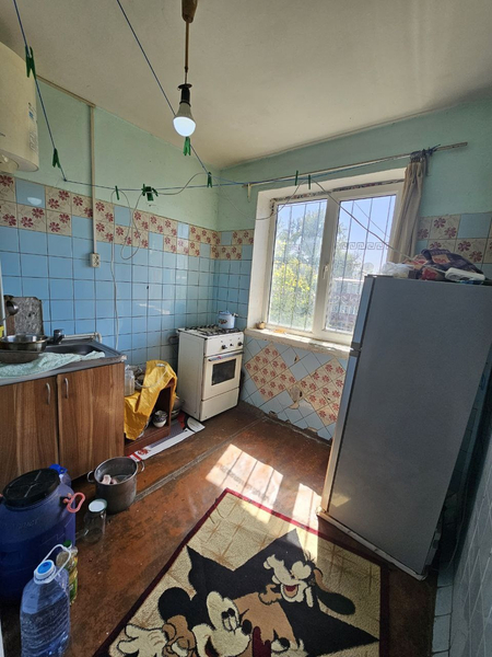 Продаётся 2х комнатная квартира на 4м этаже в 4х этажном доме.