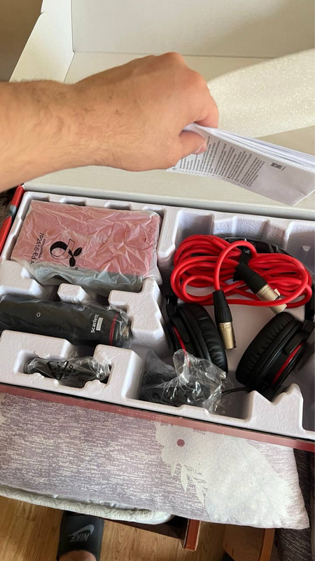 Scarlett 2i2 Studio [3rd Gen] + BM800 Microphone