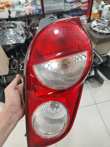 Spark fara sotiladi o'n taraf