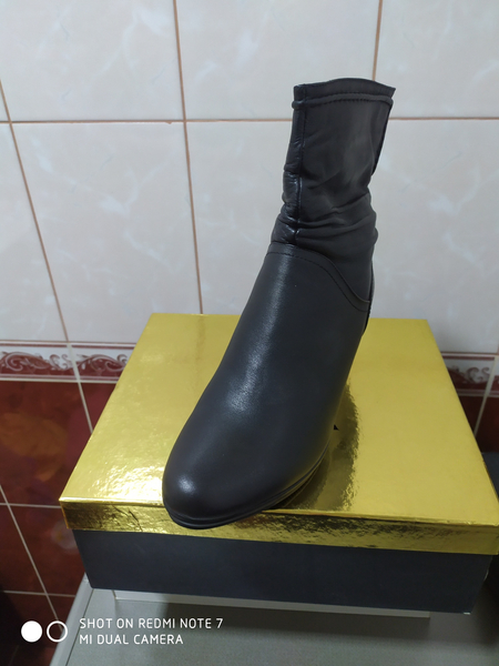 Продаются полусапожки женские