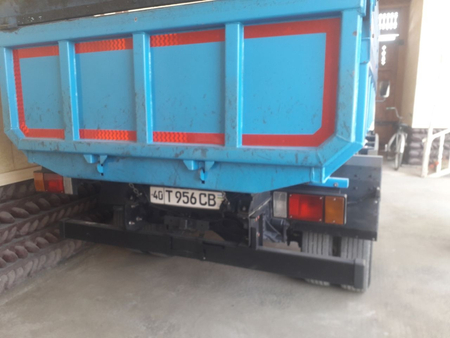 Isuzu  yuk tashuvchi moshina