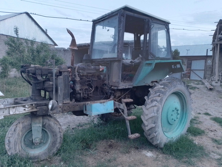 Ttz 80 traktor sotiladi.