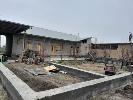 Юкоричирчик тумани Жалолтепа м.ф.й да 4хона,8сотик хонадон сотилади