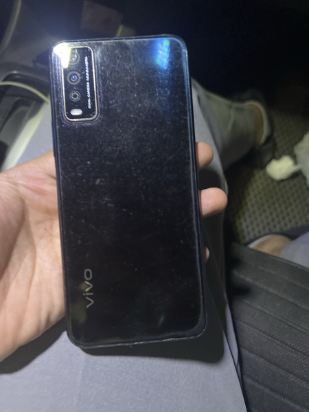 Продаётся срочно Vivo v2026 состаяния хорошая  каробка нету