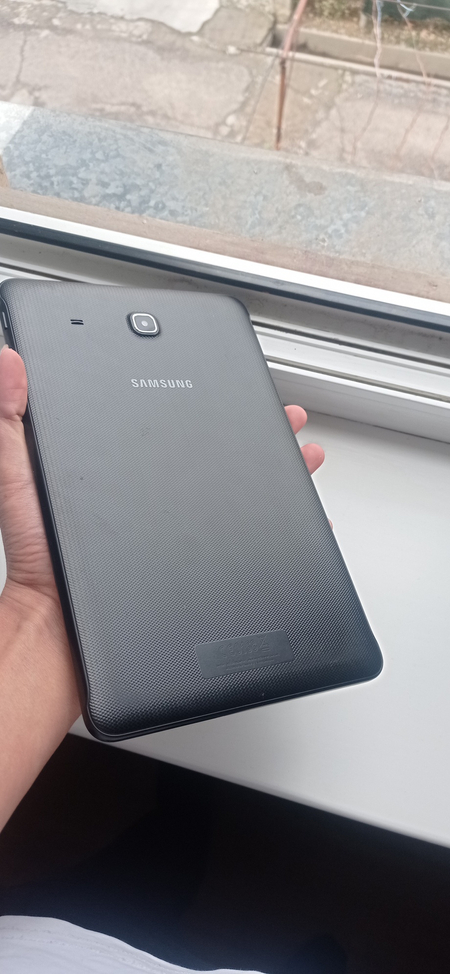 Продам планшет Samsung tab E
