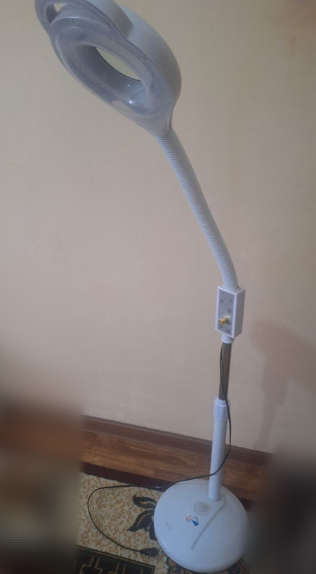 Lampa . Manikyur, pedikyur va kiprik ekadiganlar uchun