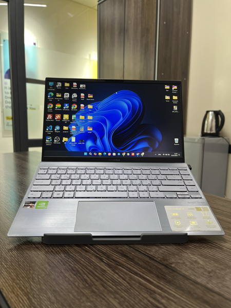 Asus ZenBook 12 soat yetadigan quvvat