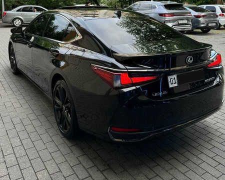 Lexus ES300h F-Sport 2023 год Европейка