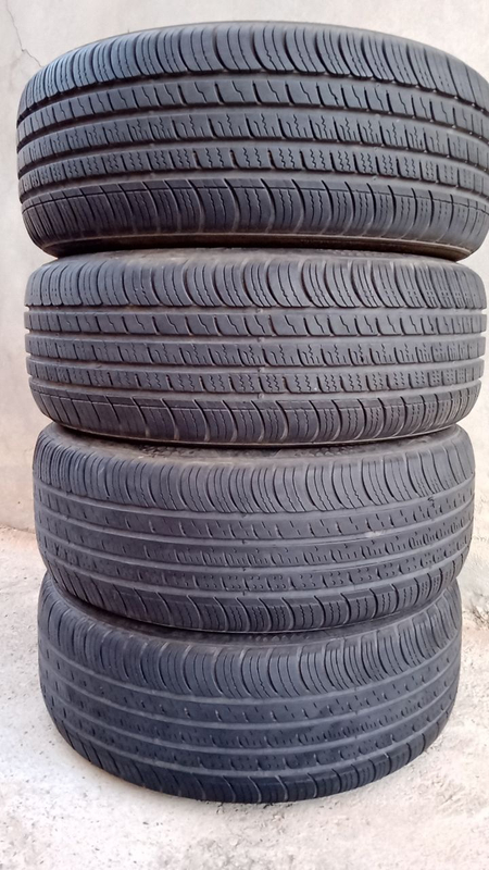 215 60 R16 Kumho Solus