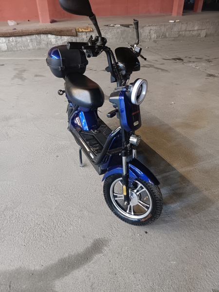 Skutr elektroniy