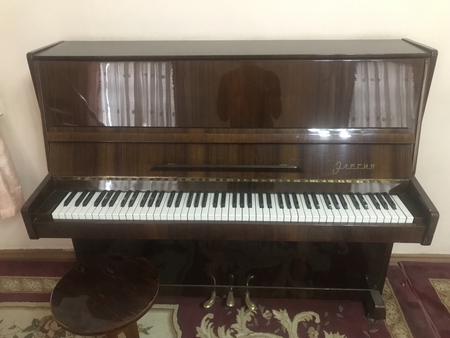 Pianino “Элегия” + стул