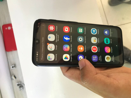 Samsung A30 sotiladi 700 ming sum
