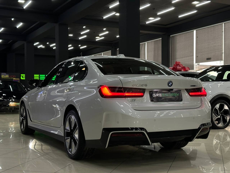 BMW I3 40L SPORT SUIT 2024

> Yili : 2024
> Elektromotor quvvati : 210