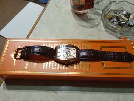 Продам часы в хорошем состоянии