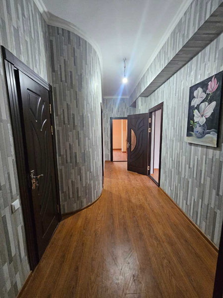 3 xonali 85m² 3-qavat sotiladi.
