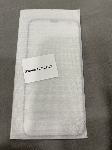 Продам 2 новых чехла и защитное стекло для iPhone 12