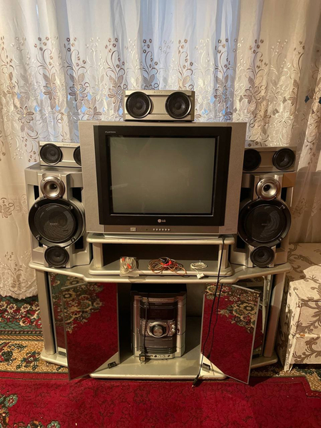 Музикалний сентр телевизор ва пастафкаси билан SONY MHC-GN90D