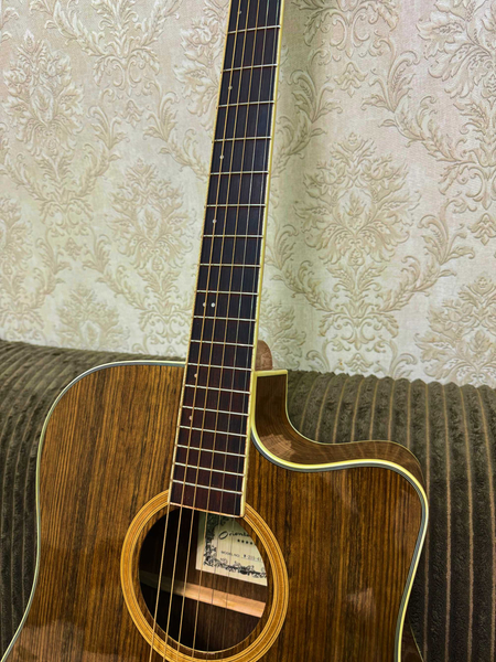 Продаю акустическую гитару Oriental Cherry!  Gitara sotmoqchiman!
