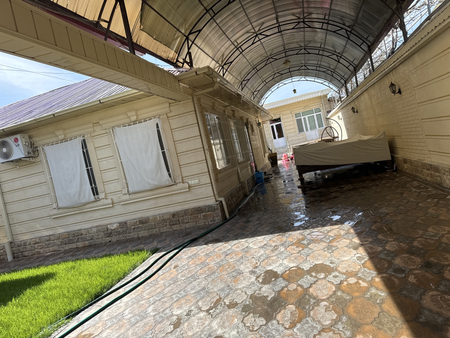 Hovli sotiladi srochno Navoiy voyenniy gorodok