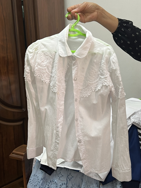 Qizlar uchun maktab formasi