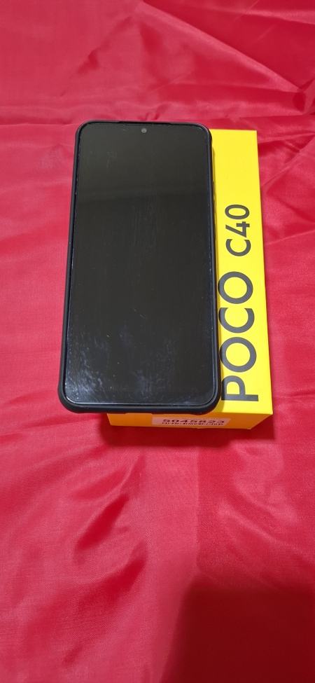Poco c 40  сотилади