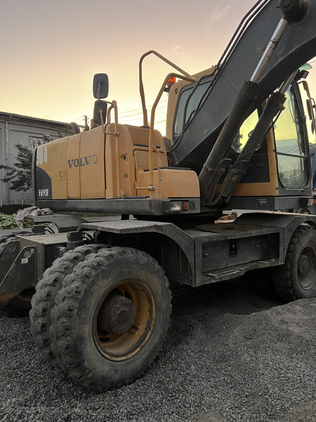 продается экскаватор Volvo EW 145w