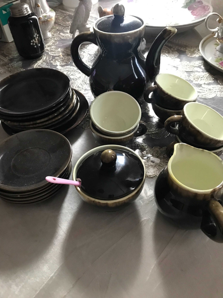 продам чайный сервиз на шесть персон ( керамика ) пр-во ссср