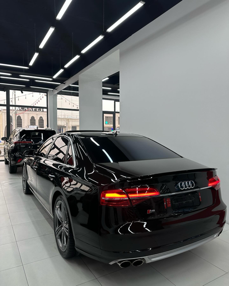 Audi S8 Long Full Option
