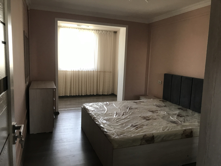 Продается 3-х комнатная  квартира. Адрес Согдиана мед. Коледж.