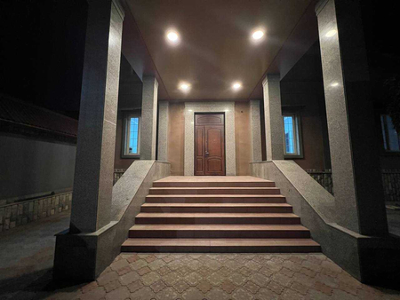 Сдается 1100м.кв. Шастри,Паркентская