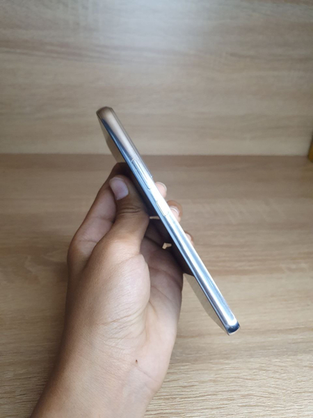 Samsung galaxy s22 8/256gb holati ideal