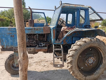 Traktor Belarus x80.