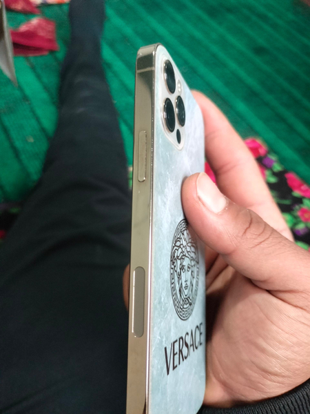Iphone 12 pro gold