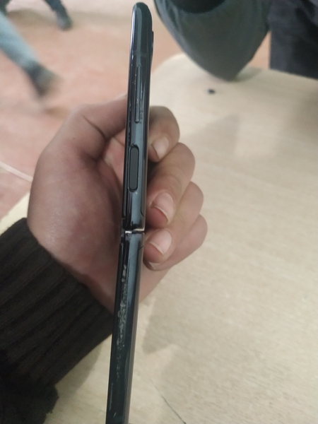 Samsung Z Flip 2 Sotiladi yoki abmen