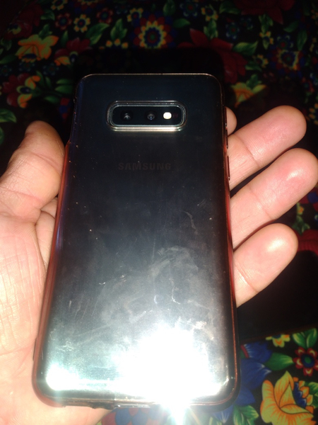 Samsung s10 sotiladi 500 ming