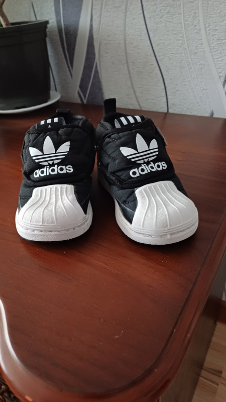 Кросовки Adidas оригинал можно и мальчику и девочке