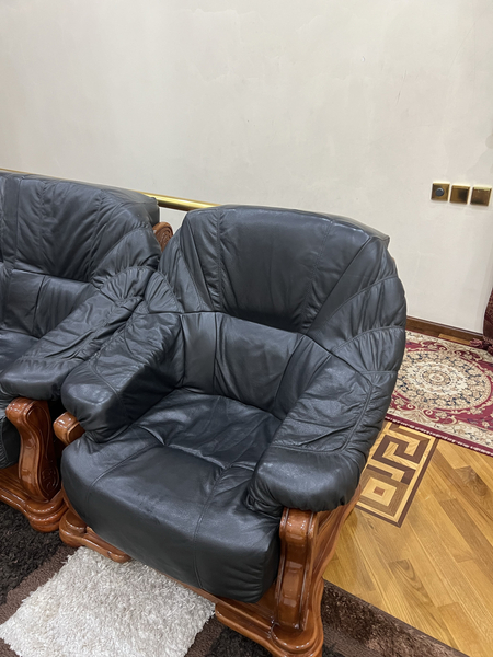 Кожаный итальянский диван и кресла