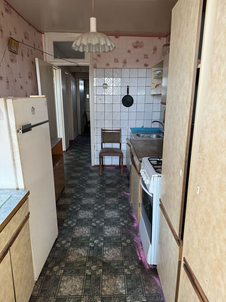 Срочно Продам Квартиру  Новомосковская  3/5/5  72м2  Кирпич. 77 Серия