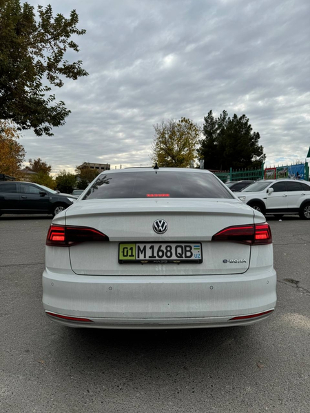 Продажа машина Volkswagen e-bora