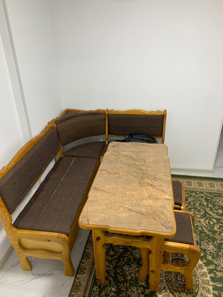 уголок, стол, 2 табуретки