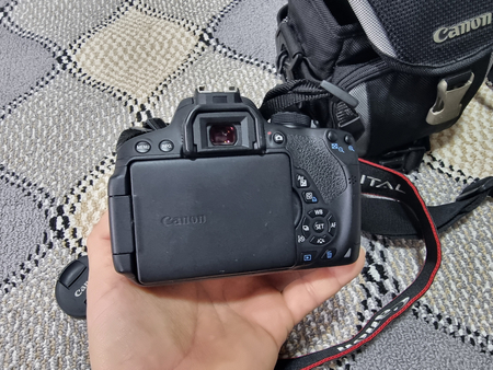 Canon 700D fotoaparat